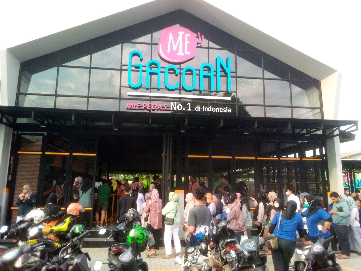 【インドネシア】国民の一押し大人気麵屋チェーン店 “Mie Gacoan（ミー・ガチョアン）” は何故ハラール認証を取得出来なかったのか ...
